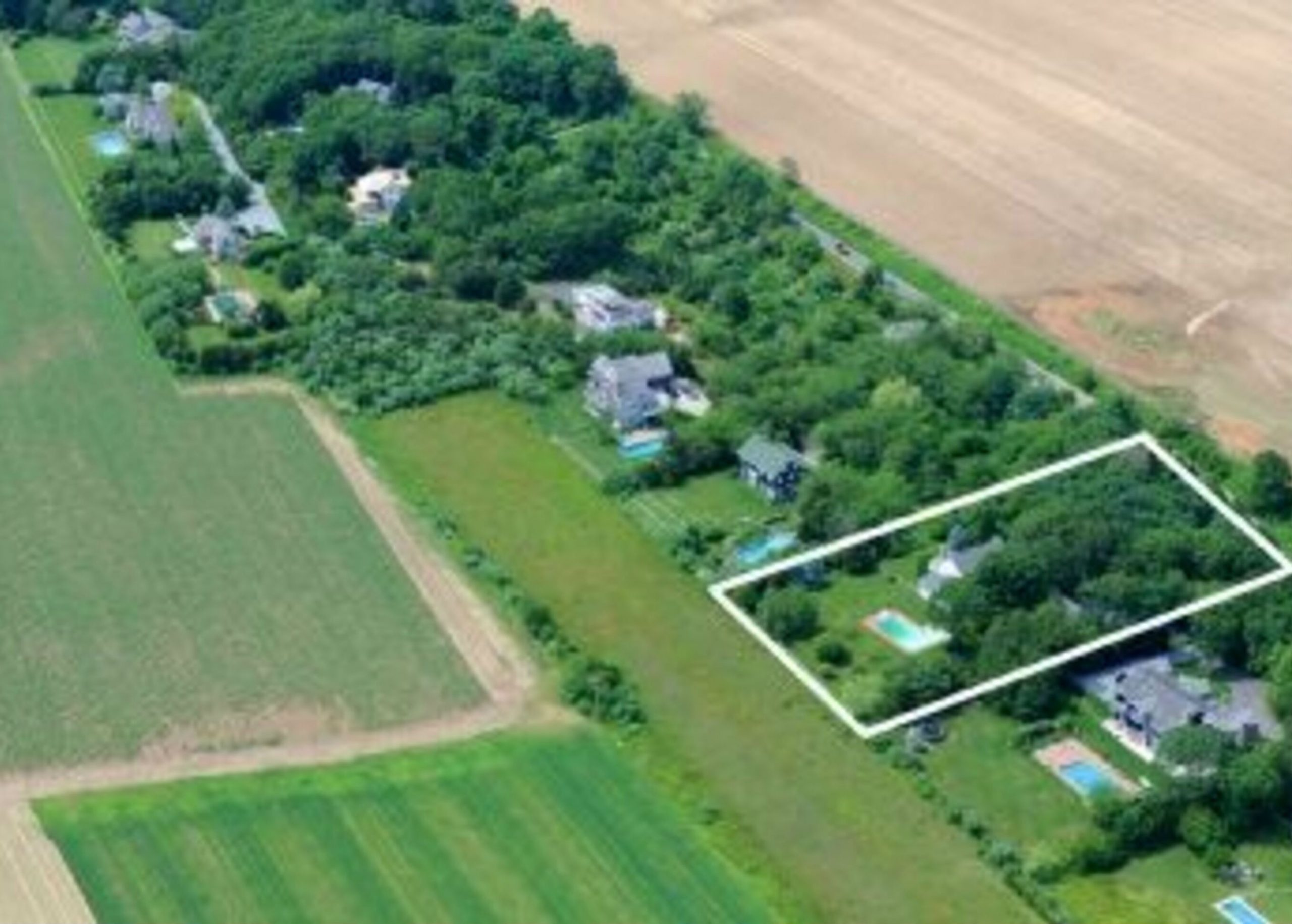 Adam Neumann holding onto Hamptons homes amid WeWork woes