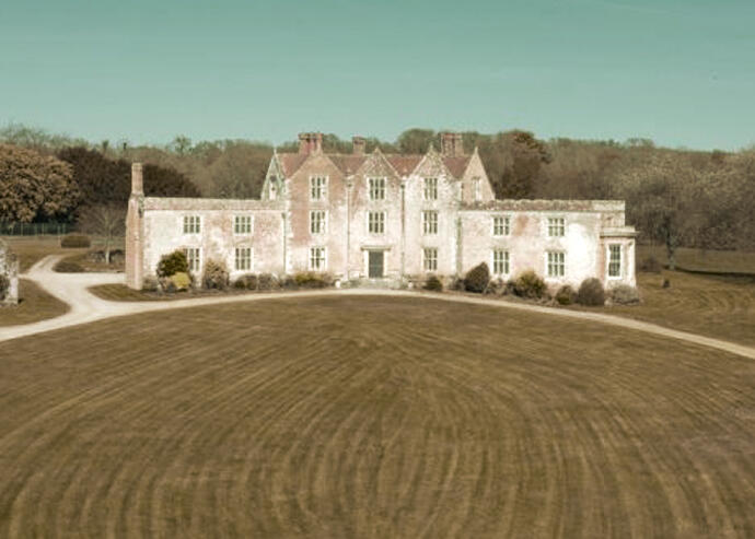 England’s 400-year-old Newhouse Estate Hits Market