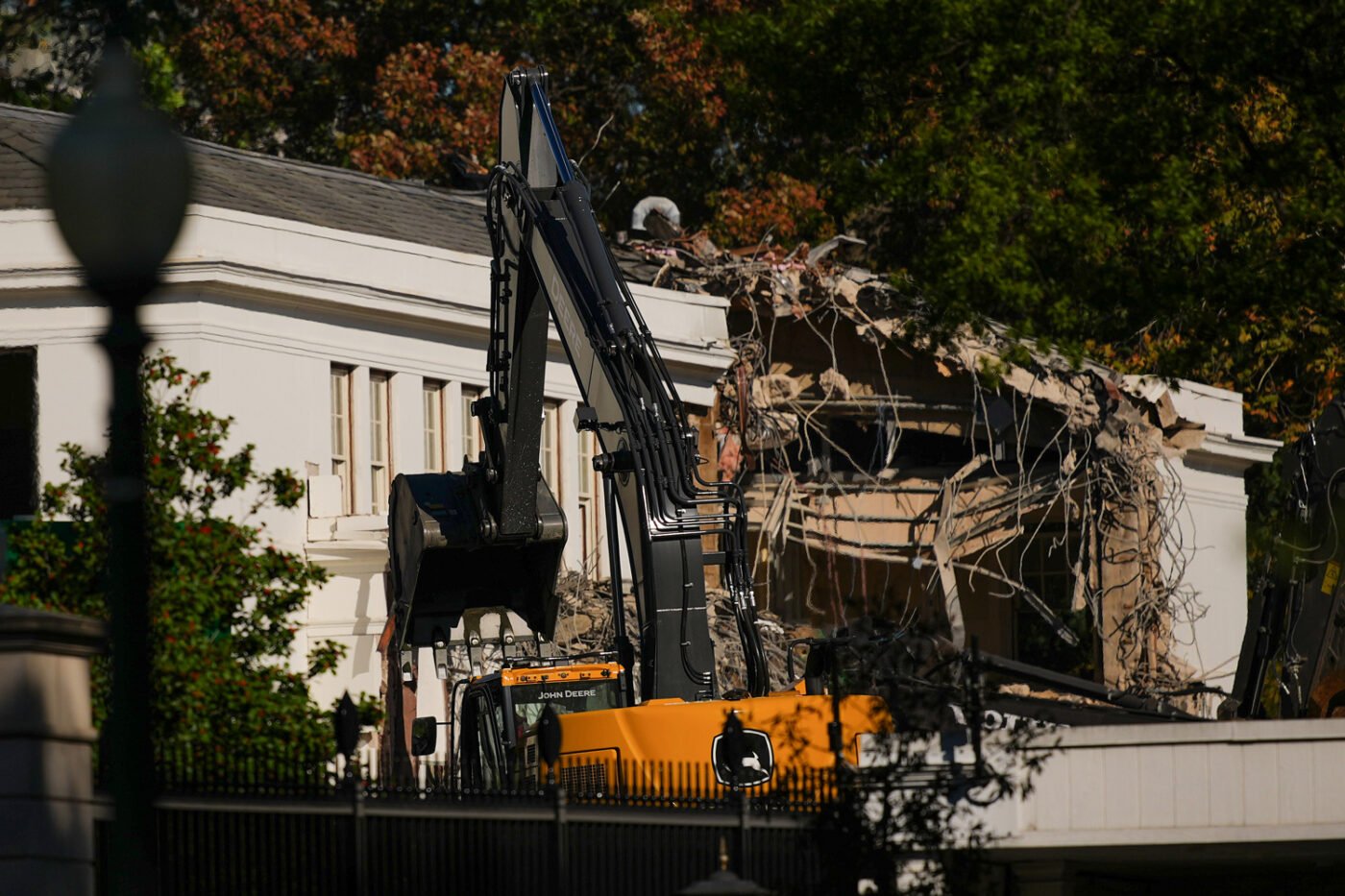 White House East Wing to Be Demolished, Contractor Blamed